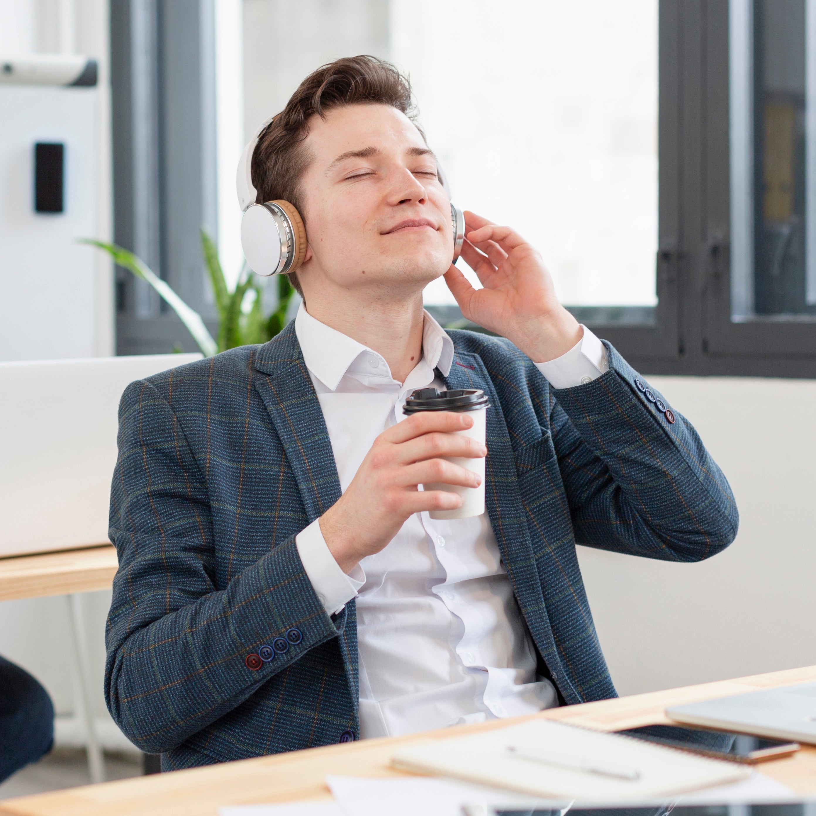 Workplace Comfort: Benefits of Odor Eliminators – Dr Scent
